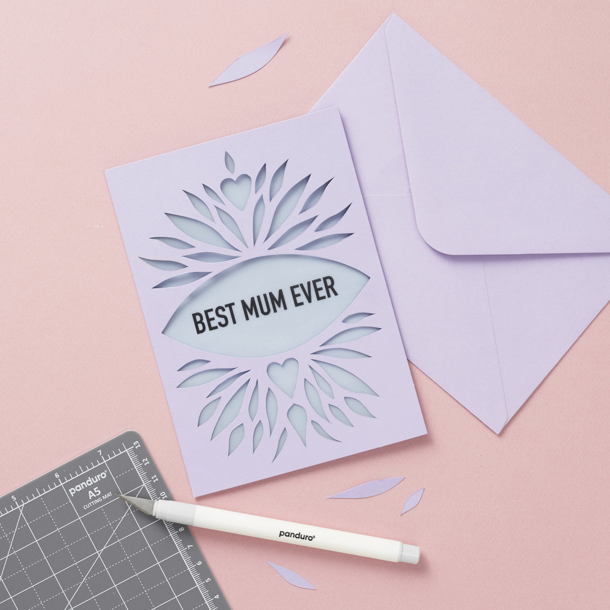 Lag et morsdagskort med utskjæringer