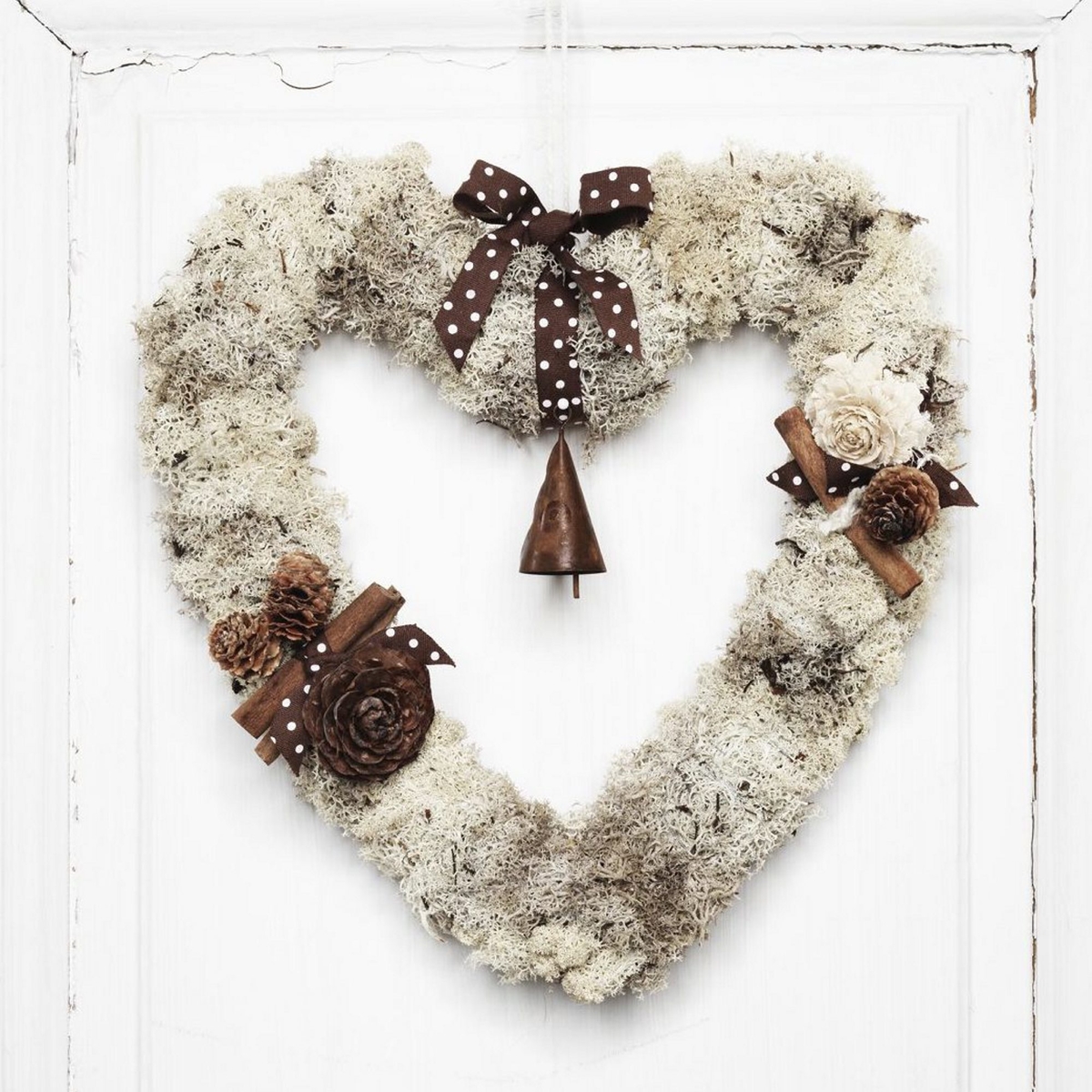 Halmkrans med hvidt mos