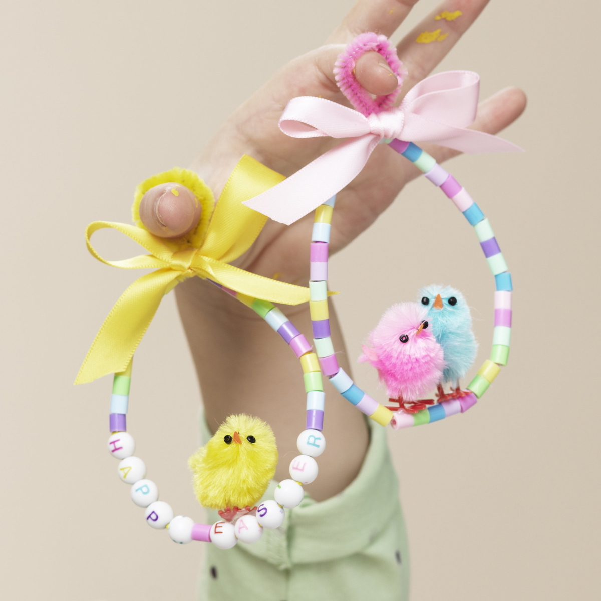 Kyllinghengepynt av perler